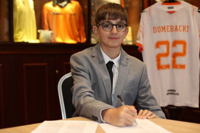 Liverpool eye young Scottish midfielder Alan Domeracki